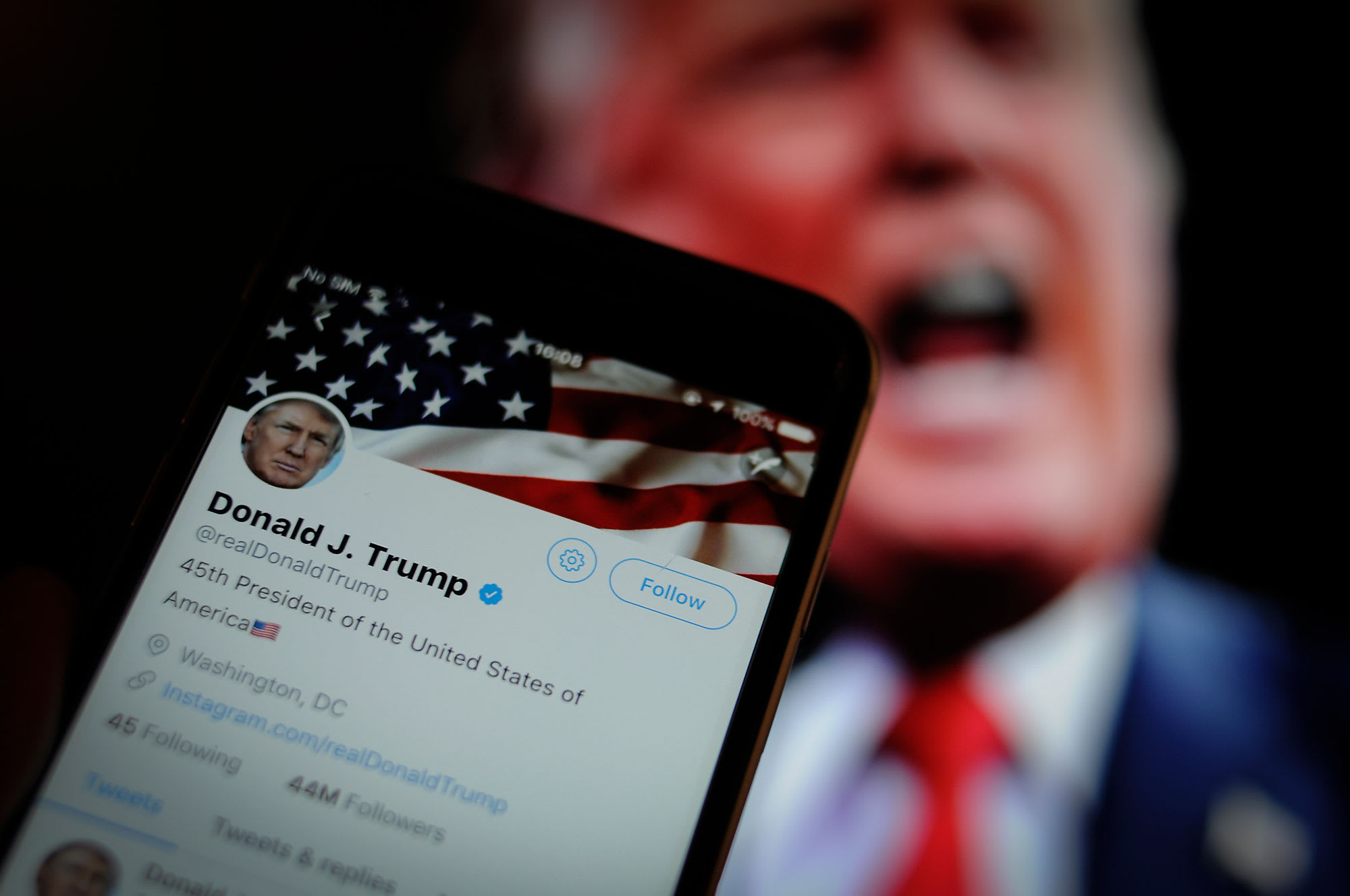 Donald Trump: Commander-in-Tweet » Al Poniente