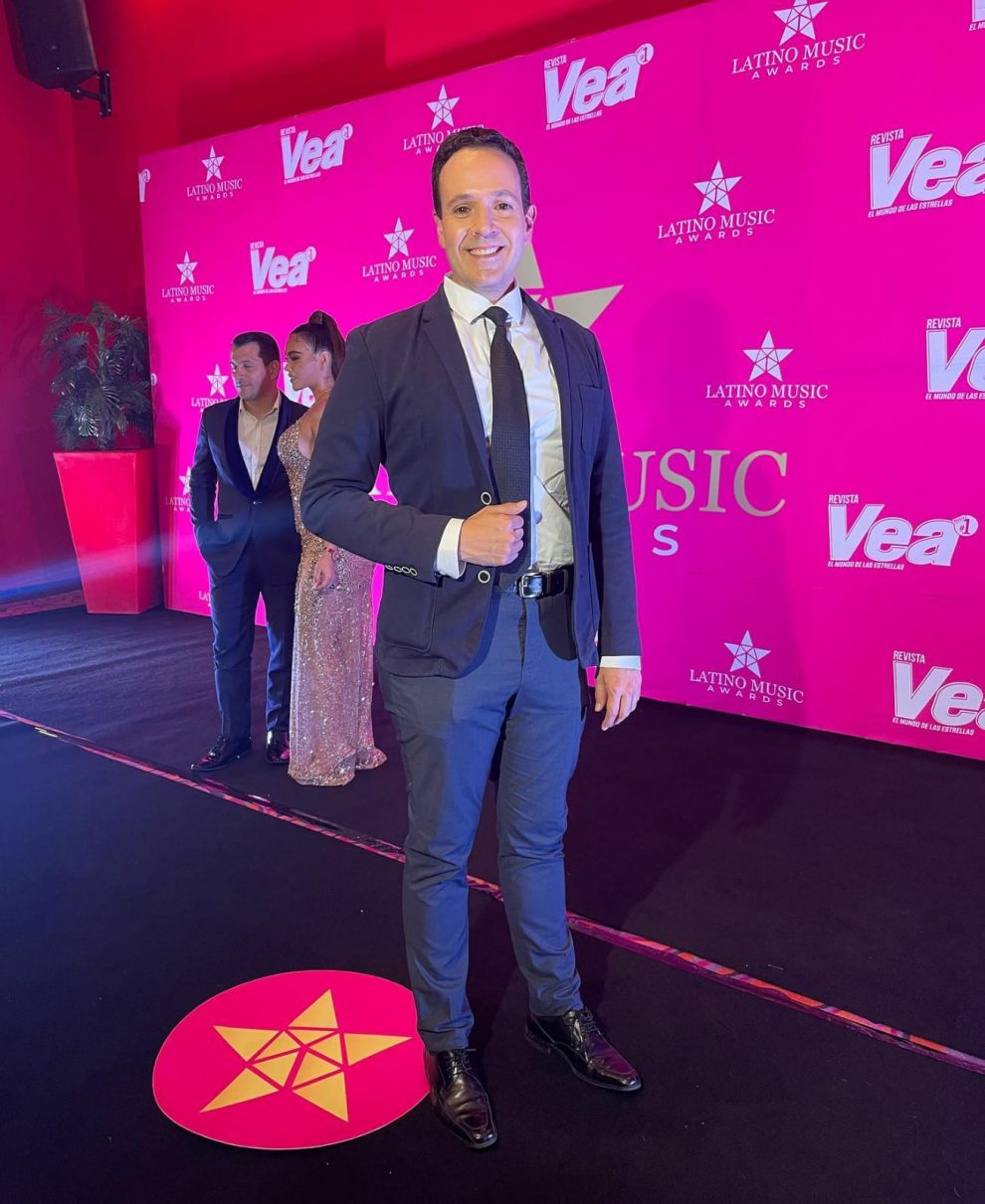 Carlos Ochoa: uno de los mejores periodistas de entretenimiento de ...