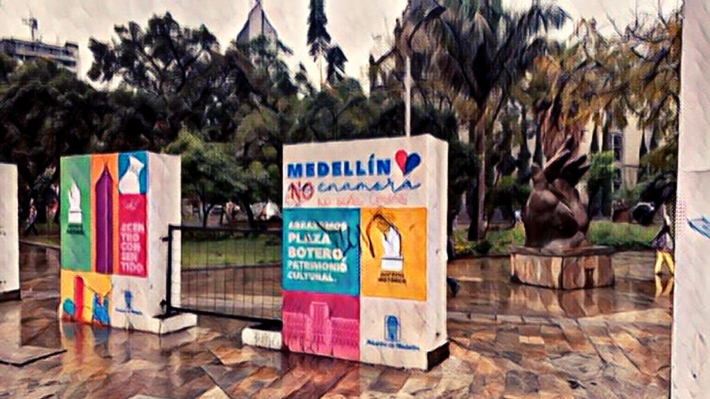 El muro de la Plaza Botero » Al Poniente