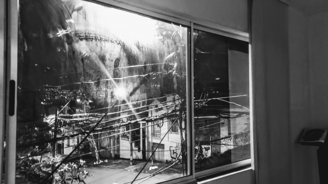Defenestración y muerte de una ventana » Al Poniente