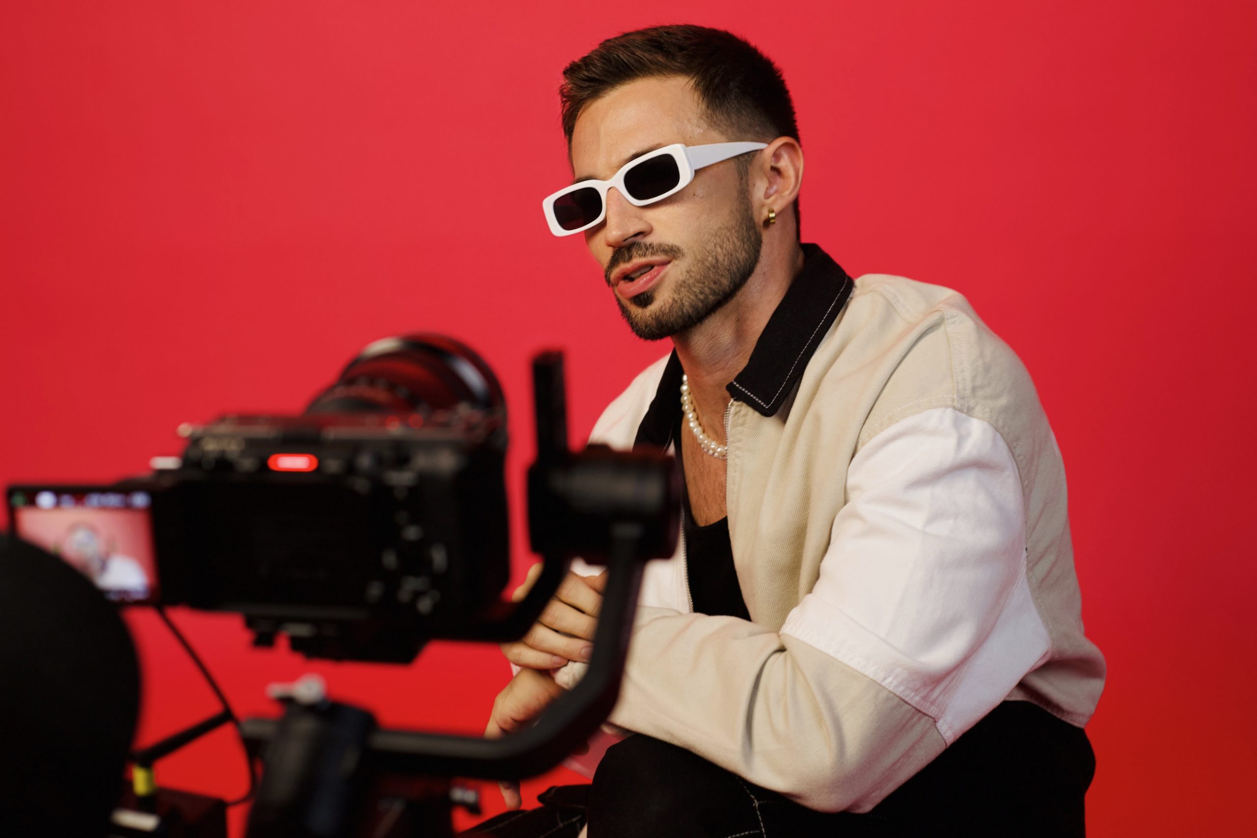 “Tengo un TBT” una canción de Narada para vivir el amor » Al Poniente